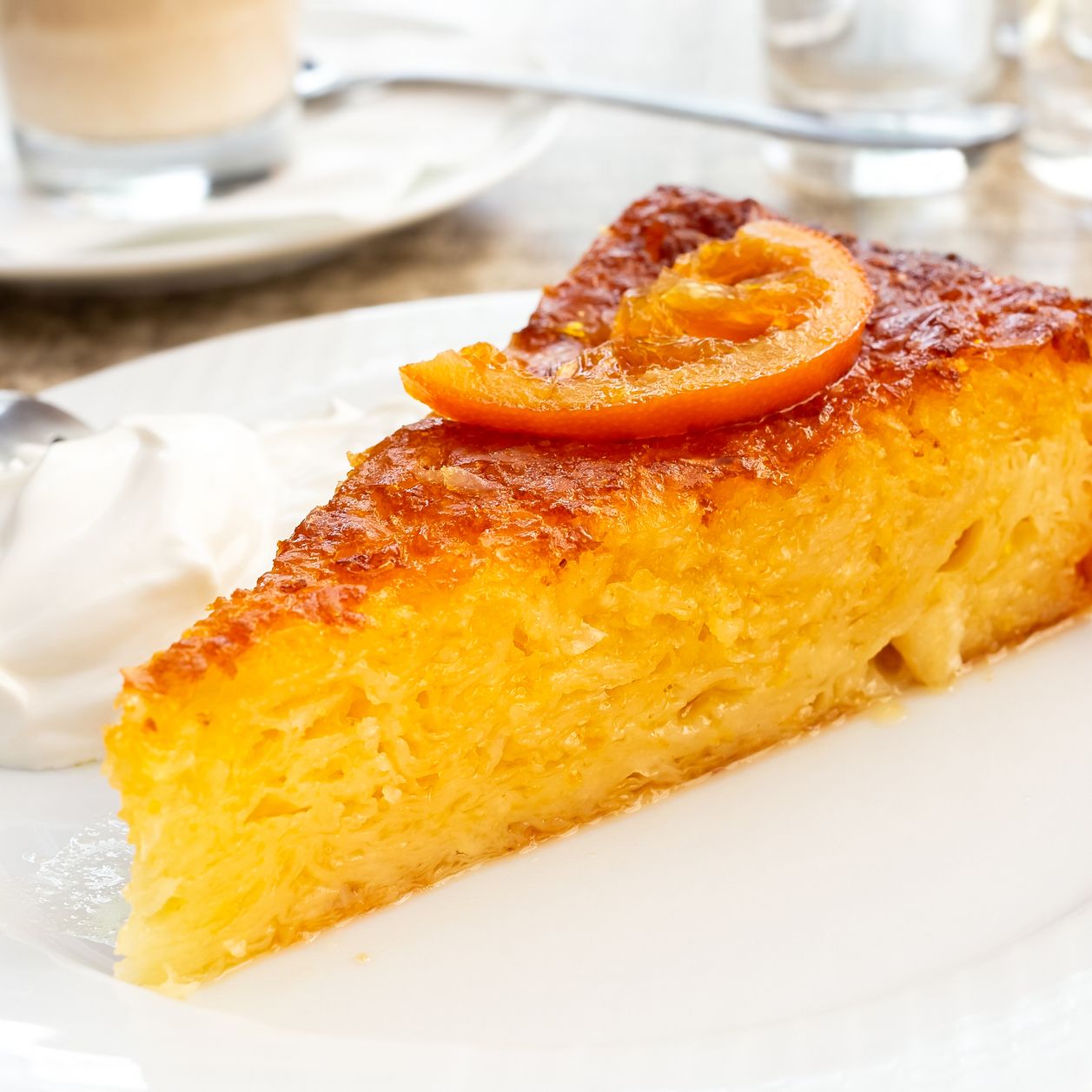 Connaissez-vous l'astuce du jus d'orange pour obtenir le gâteau au ...