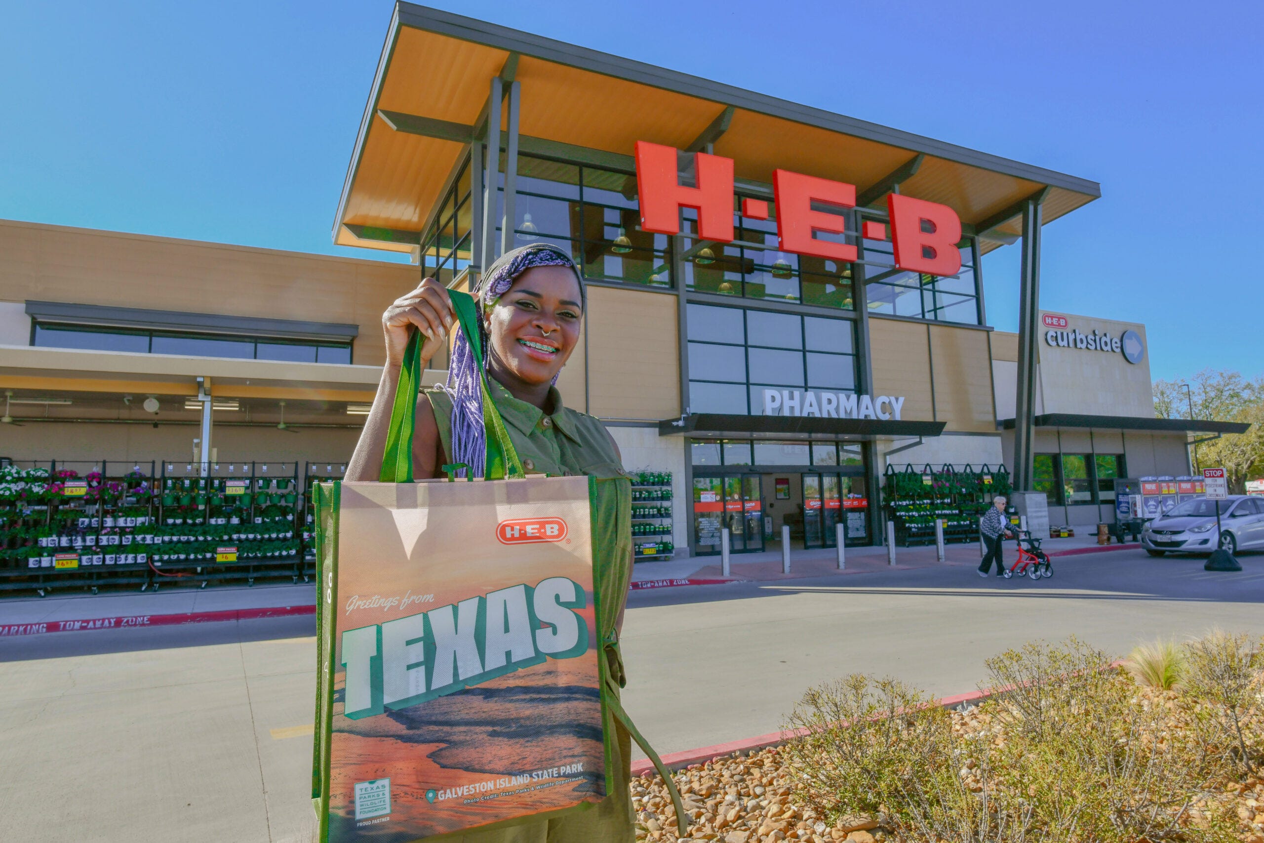 H-E-B to give away 274,000 reusable bags for Earth Day – how to get one