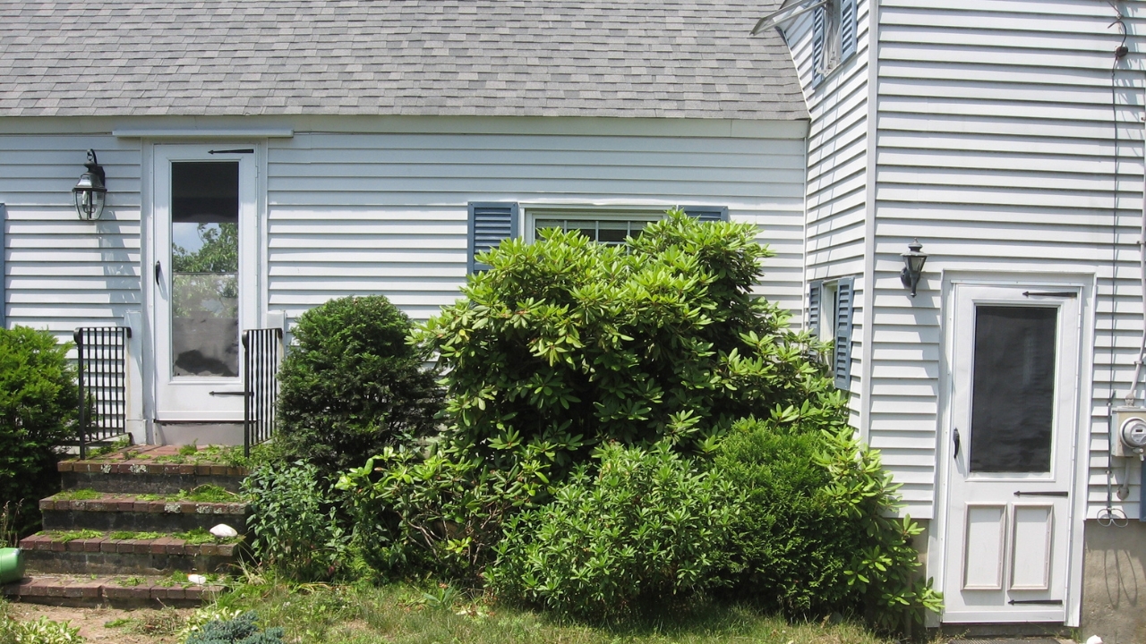 9 things to remove from your front yard right now