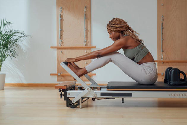 What's The Difference Between Mat Pilates And Reformer Pilates? Experts ...