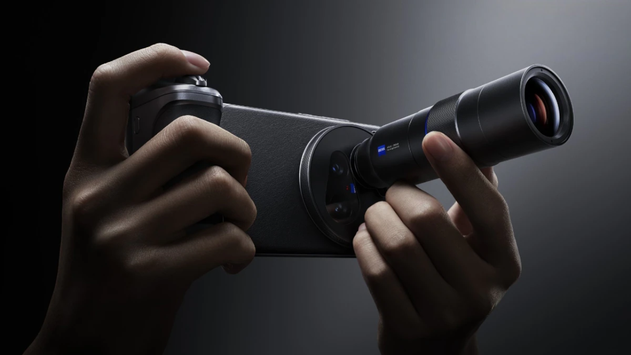 Vivo's X200 Ultra wants to be the DSLR in your pocket