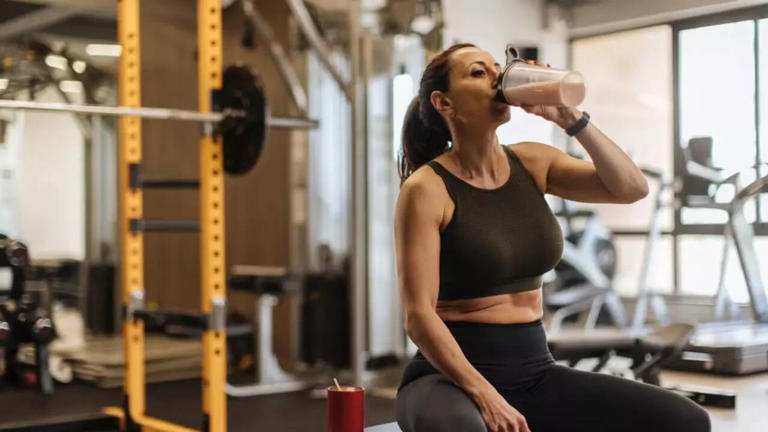 Protein shake BEFORE or AFTER workout? Here's what the study says