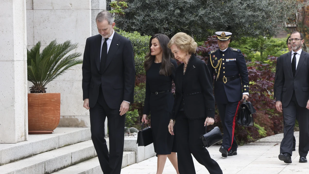 La Reina Letizia y Doña Sofía se visten de luto riguroso por el ...