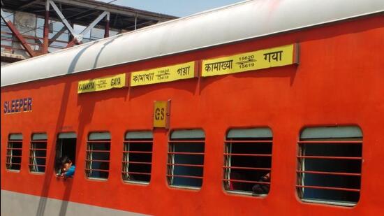 24-year-old woman thrown off train after she stands up to robbers, dies ...