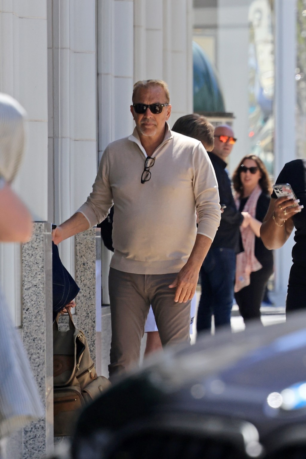 Kevin Costner steps out for lunch with mystery woman after Jennifer ...