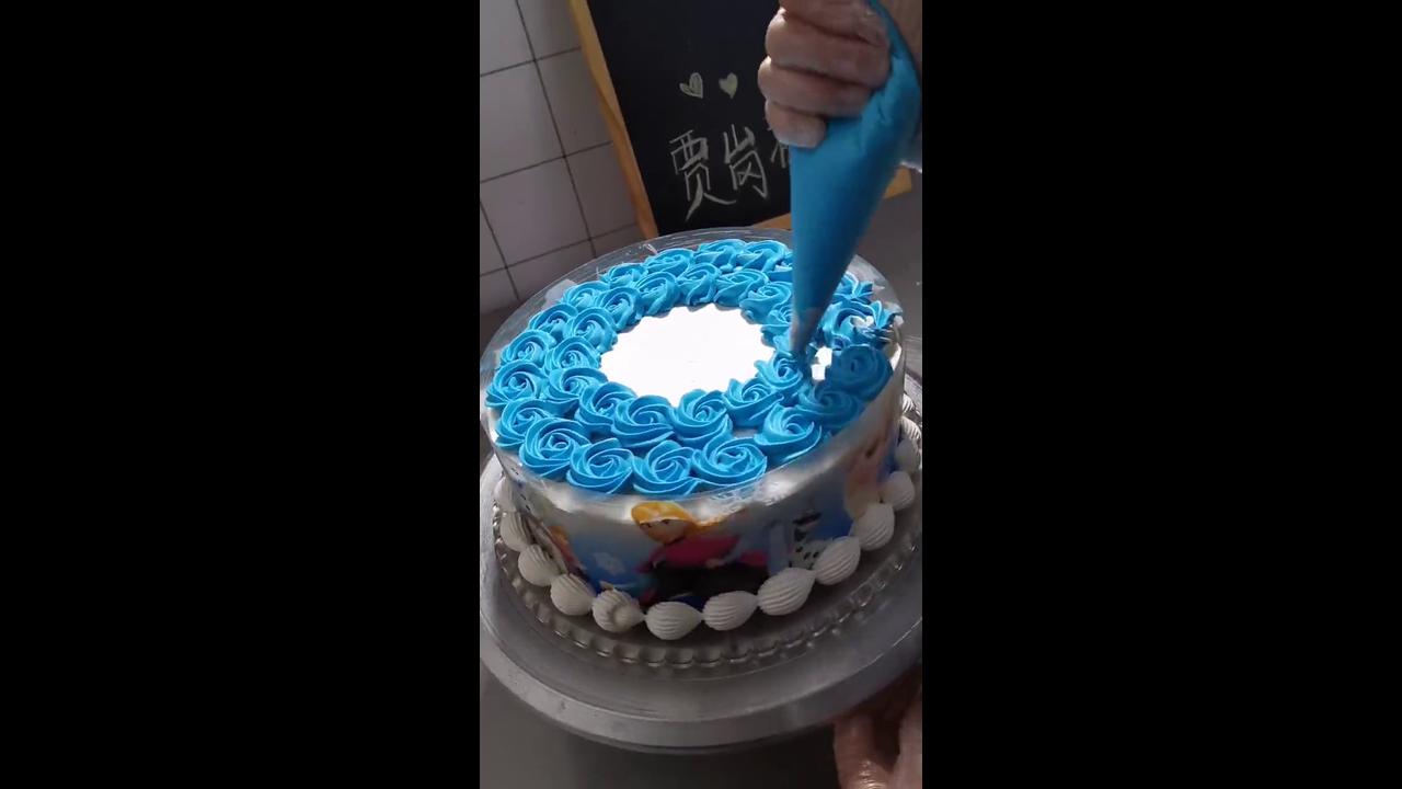 Satisfying Baby Blue Design With White Icing Cake
