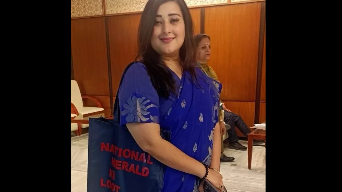 Bansuri Swaraj targets Congress with 'National Herald Ki Loot' tote bag