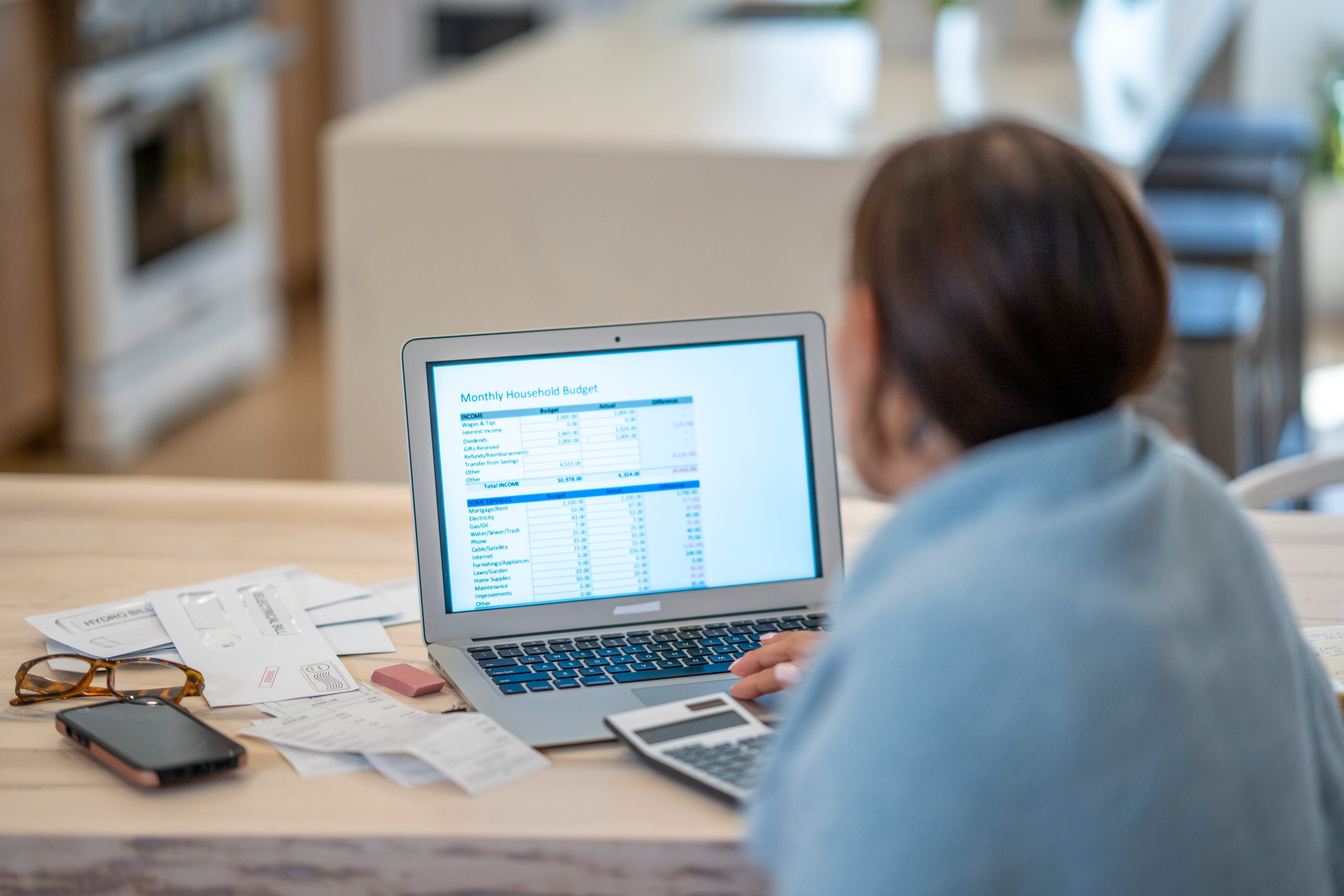 How much savings should be in an emergency fund? Tips on how to build one