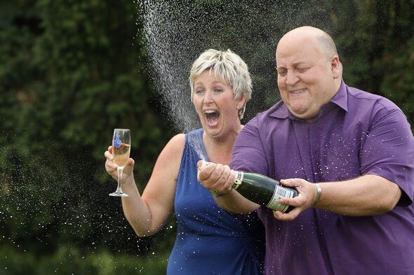 EuroMillions £146m lottery winner ditches his 7-bedroom mansion to move ...