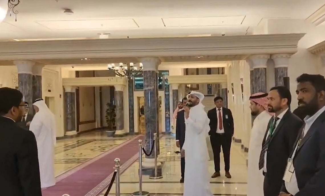 Saudi Singer Hashim Abbas Sings ‘Aye Watan Watan Mere Azad Rahe Tu’ As ...