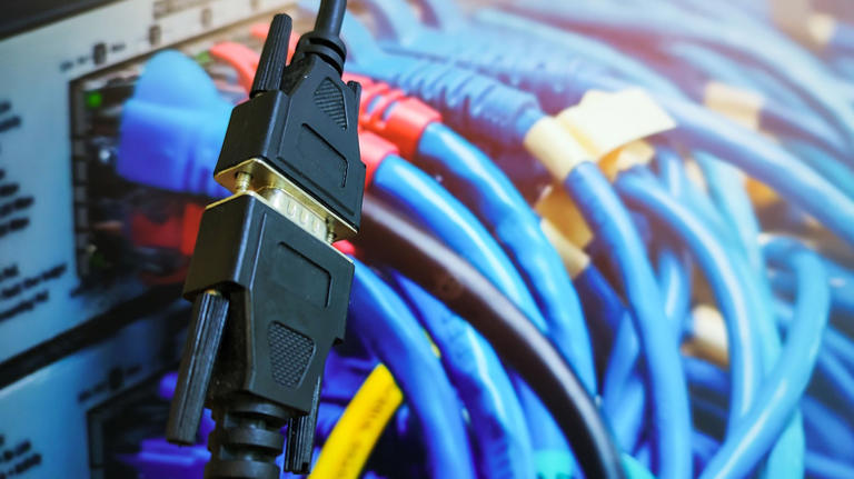 Male Vs. Female USB Ports: What's The Difference?