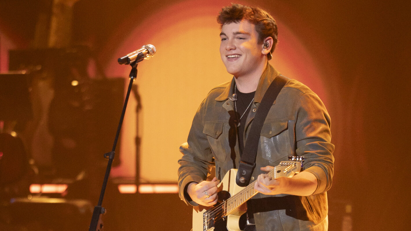 ‘American Idol’s Slater Nalley Reacts to Falling Off Stage