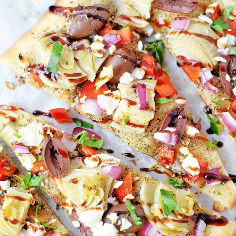 We Love this Mediterranean Flatbread Pizza Recipe
