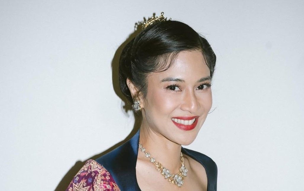 2 Tampilan Berkebaya Dian Sastro Saat Merayakan Hari Kartini, Kebaya Modern Rancangan Desainer