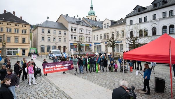 Sachsen: Rassistische Anzeige eines Dachdeckers hat Folgen