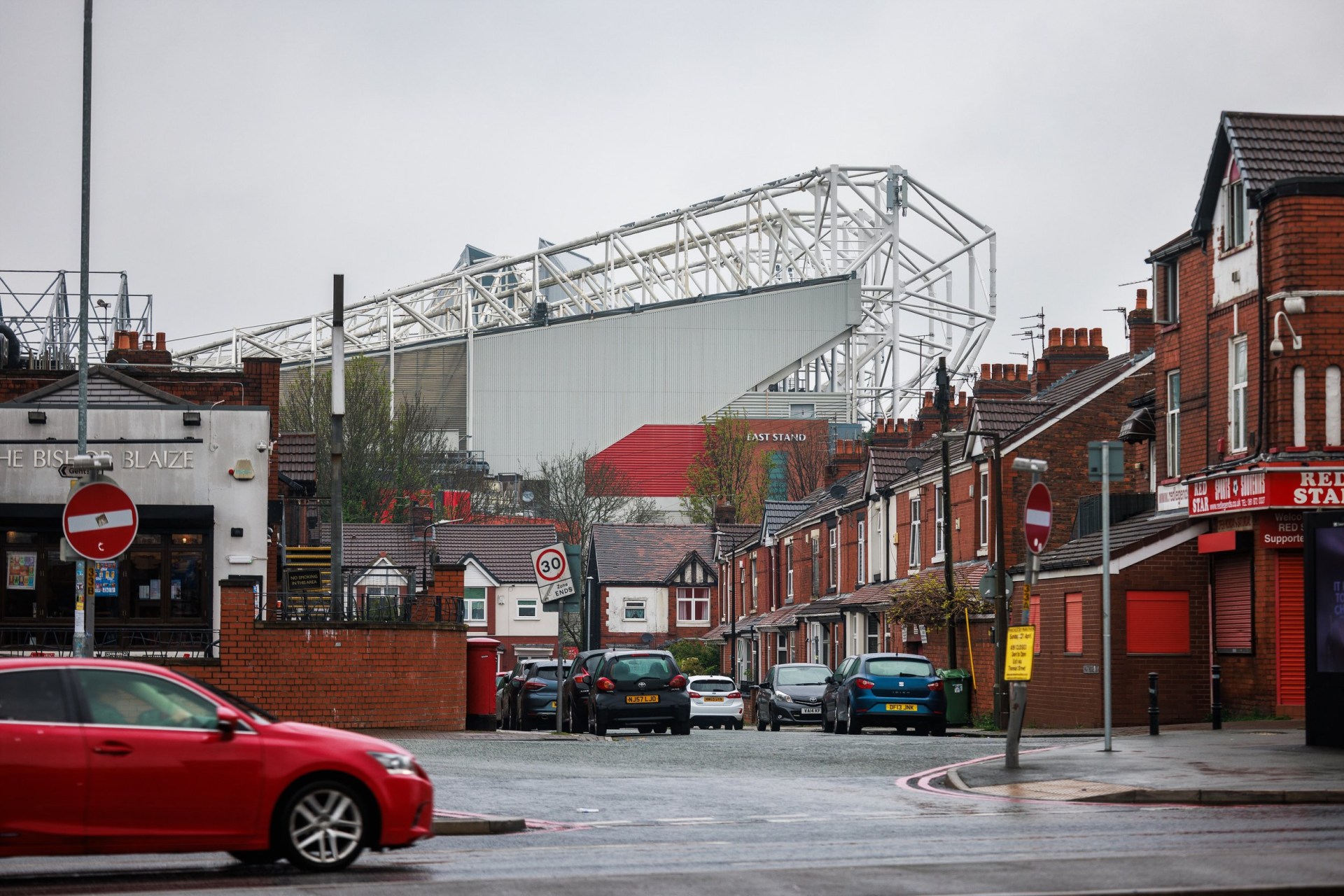 We live by Manchester United's planned 100,000-seater stadium - here's ...