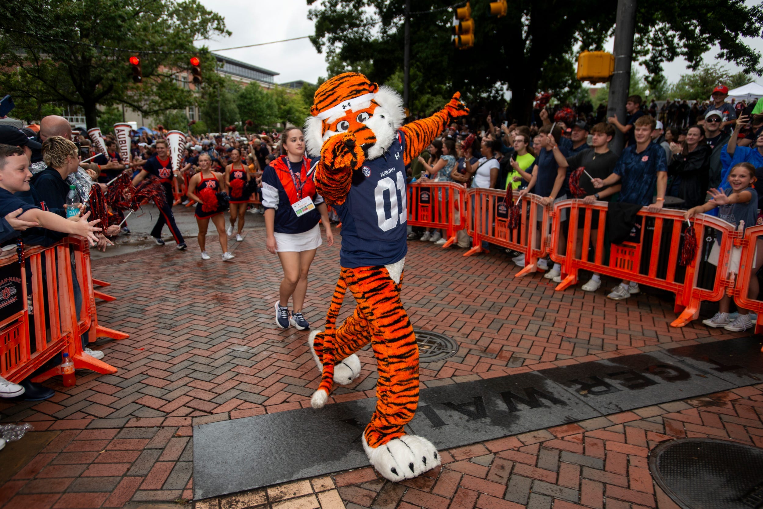 Auburn in a tight race with North Carolina for three-star QB Travis Burgess