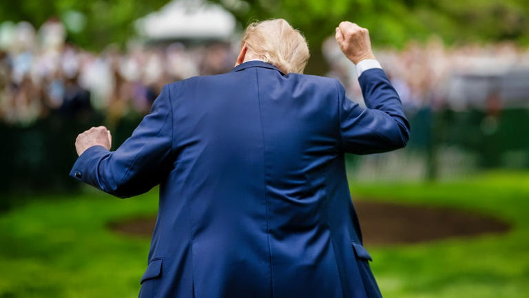 Trump’s Approval Ratings Look Like a Big Red Flag
