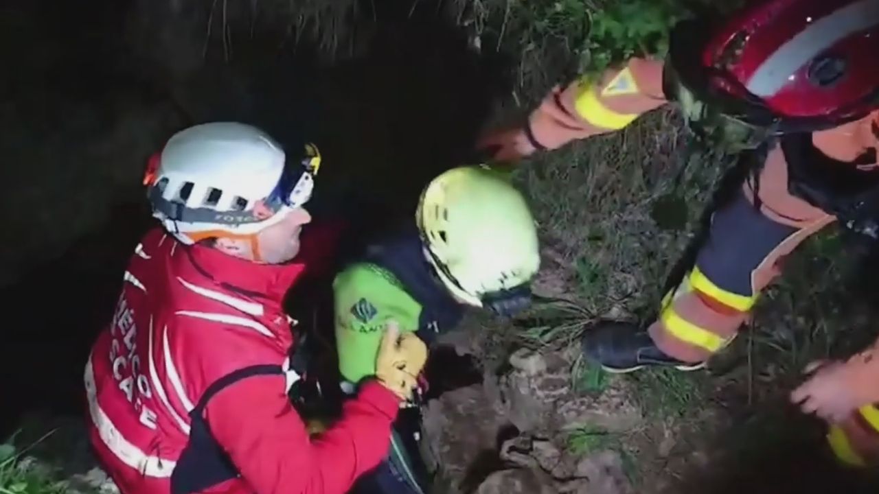 Cave explorers rescued after becoming trapped in Spain's Sumidors ...