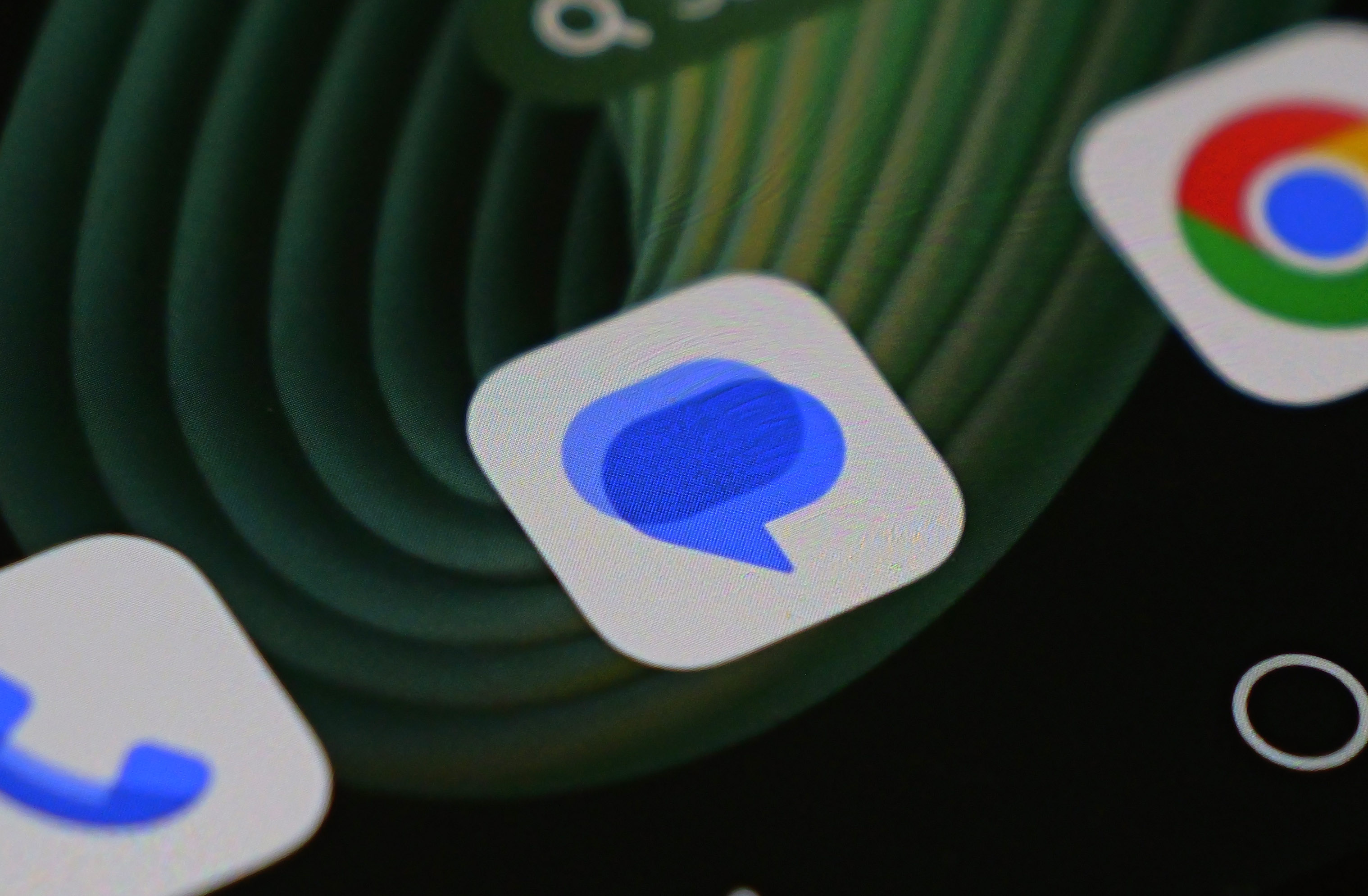 Google Messages starts rolling out sensitive content warnings for nude ...