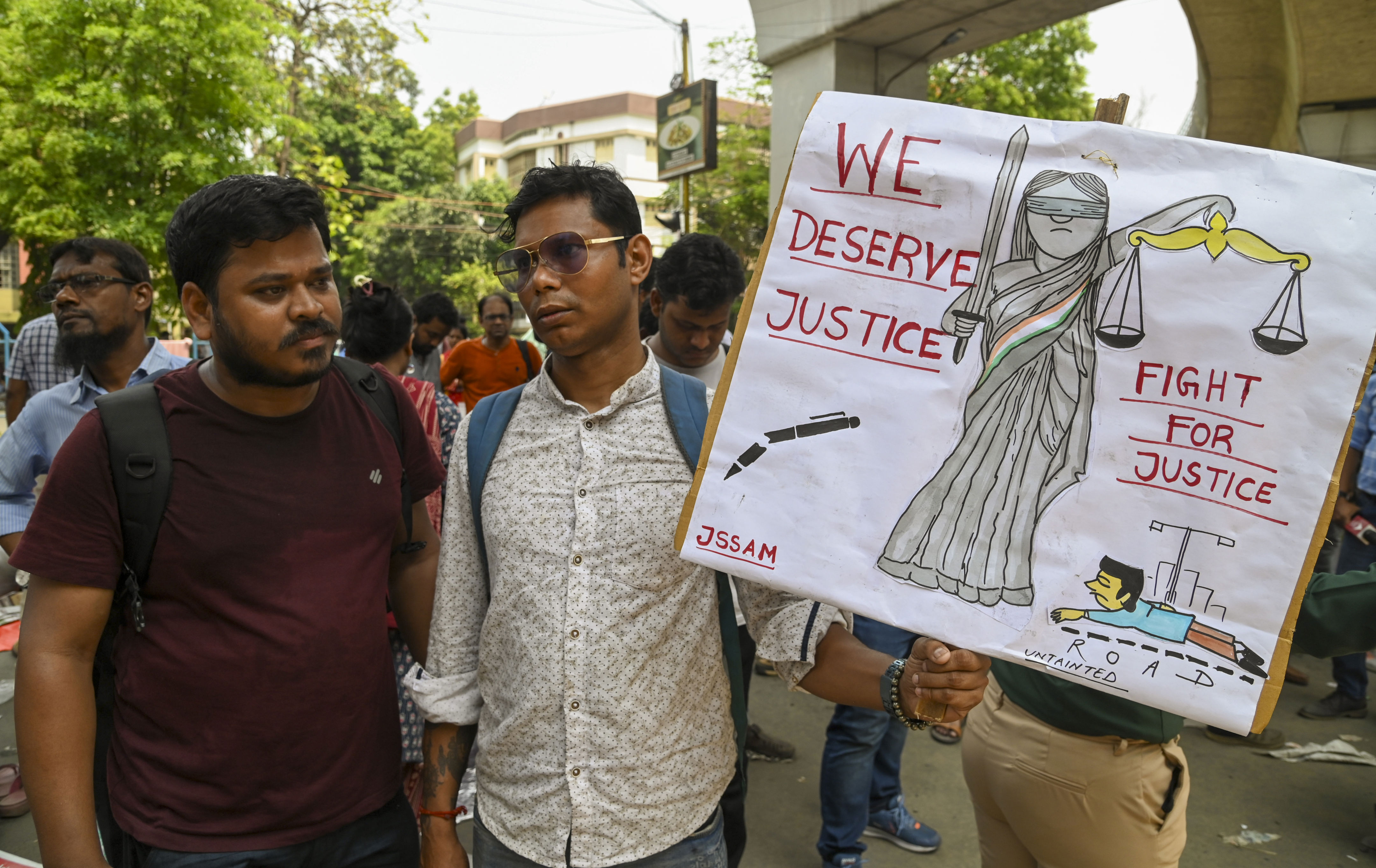 Sacked teachers remain unmoved by Mamata appeal, claim CM making 'false ...