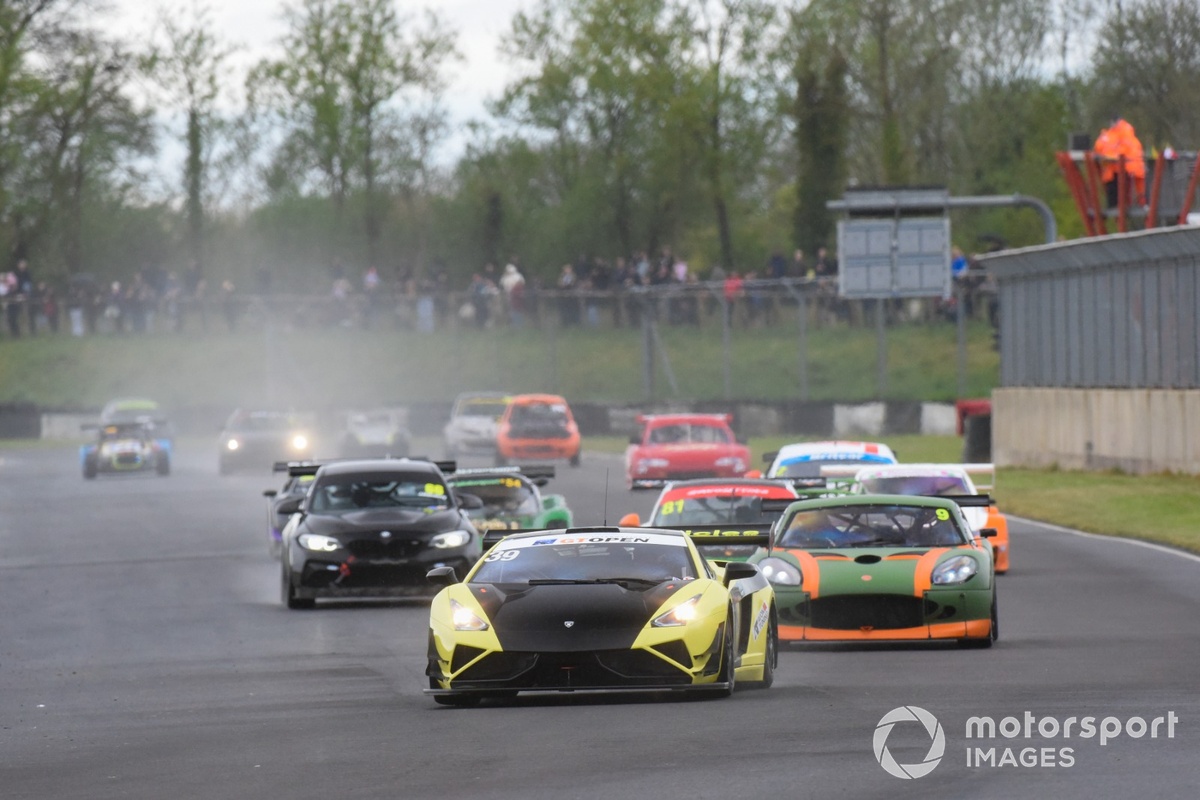 V10 soundtrack to Dolby's GT record at Castle Combe opener