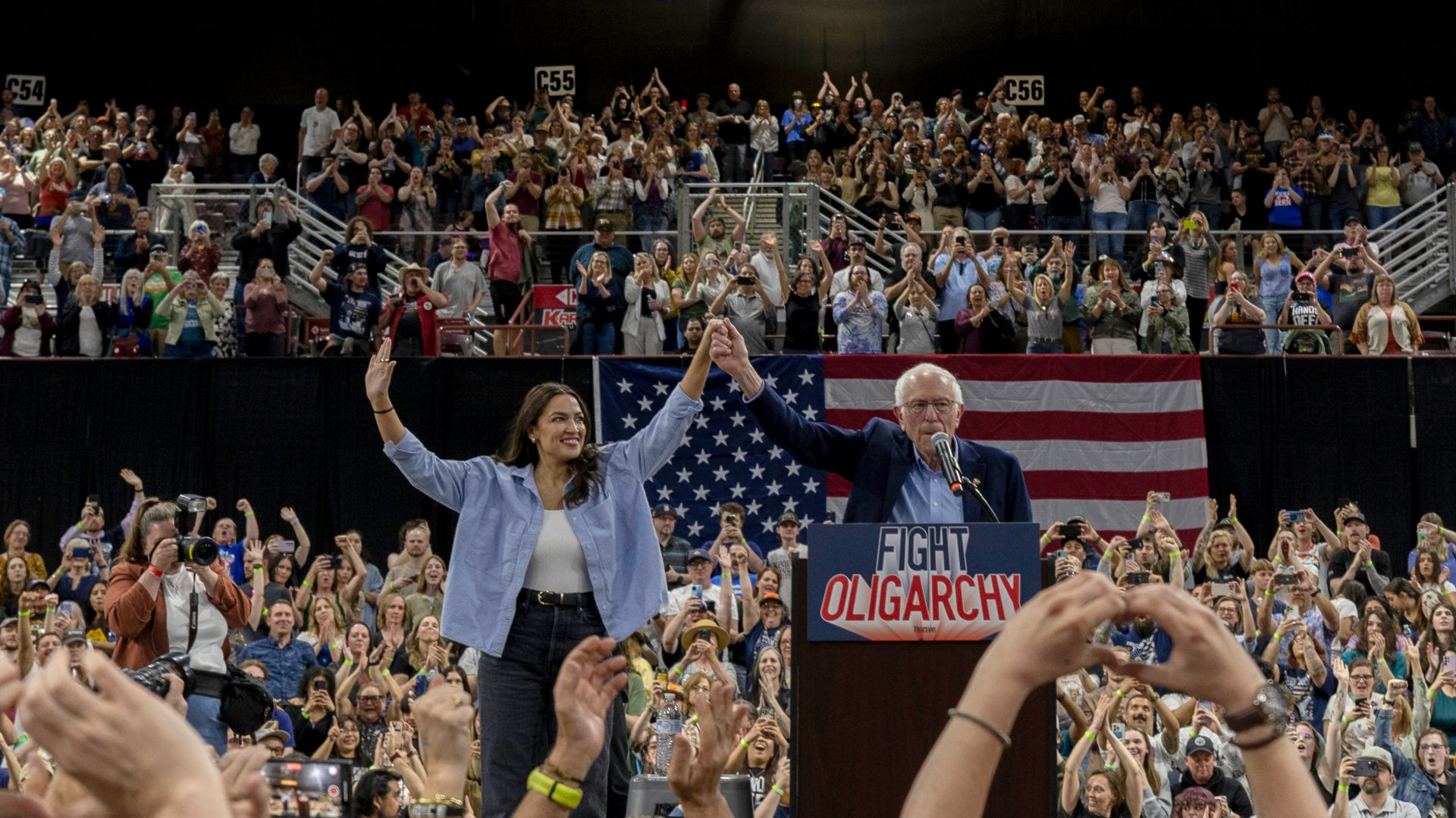 Avec Bernie Sanders, AOC récolte près de 10M$ (et pulvérise son record)