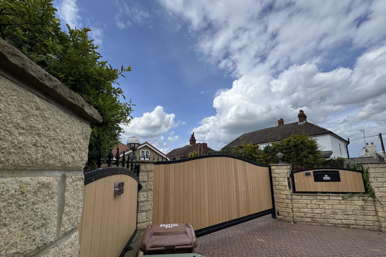 Jane McDonald is selling her £1 million bungalow in Wakefield, which ...