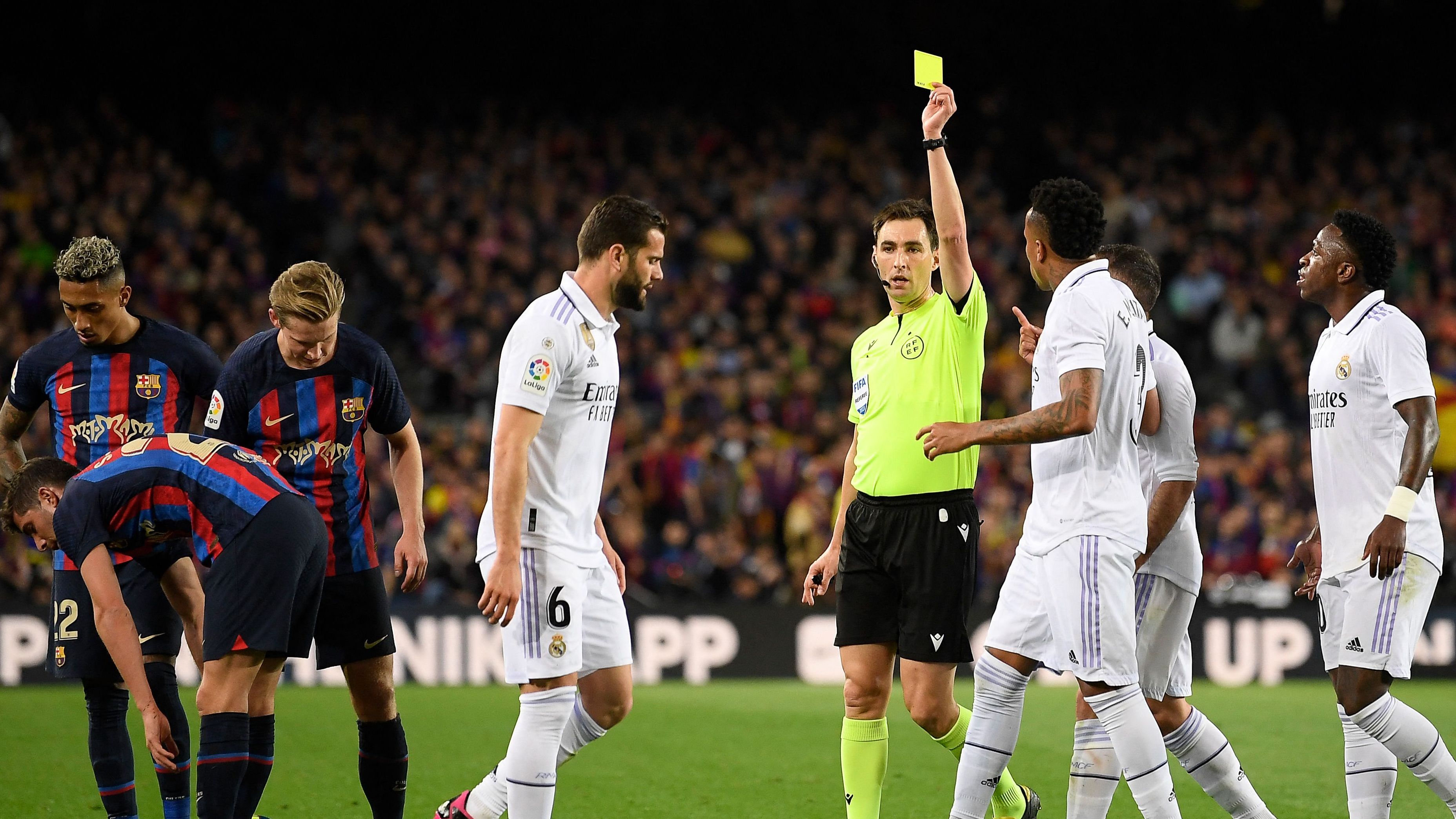 Who will referee the Clasico Copa del Rey final between Barcelona ...