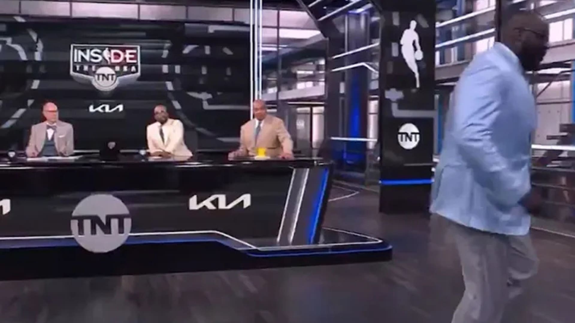 Shaq Abruptly Leaves ‘Inside the NBA' Set to Use Bathroom: 'Sorry About ...