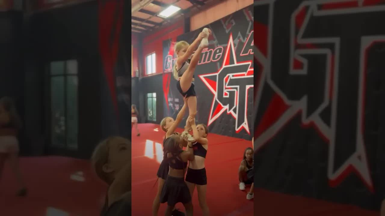 Queen Bees Cheerleading Stunts
