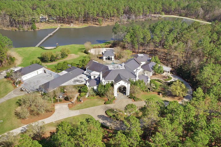 Brett Favre Lists Mississippi Home for $14 Million
