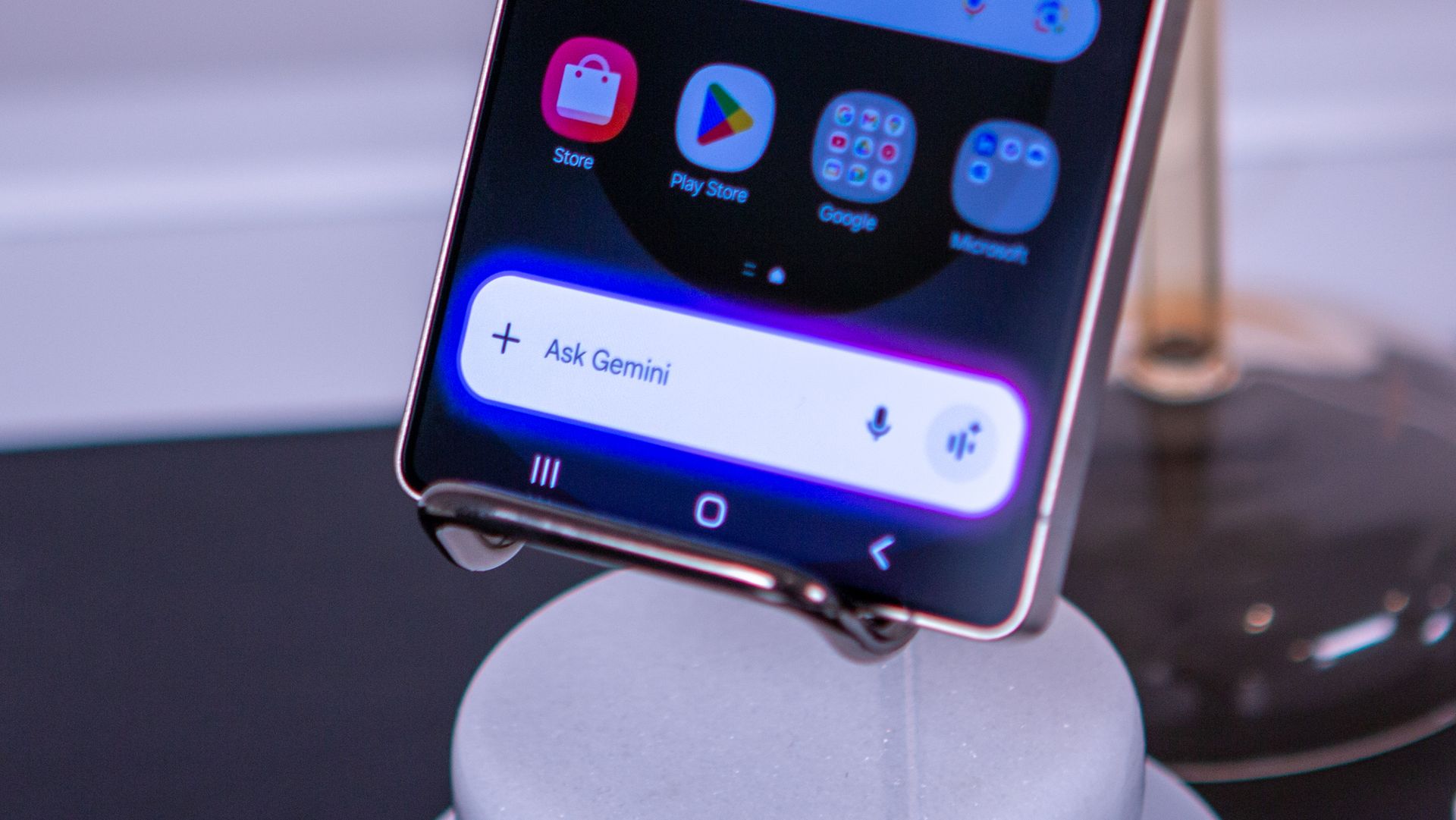 Google paid Samsung hefty amounts of money to preinstall Gemini