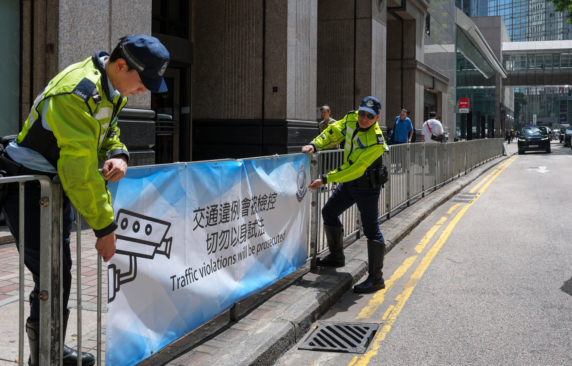 Police start using video at 4 Hong Kong junctions to penalise errant drivers