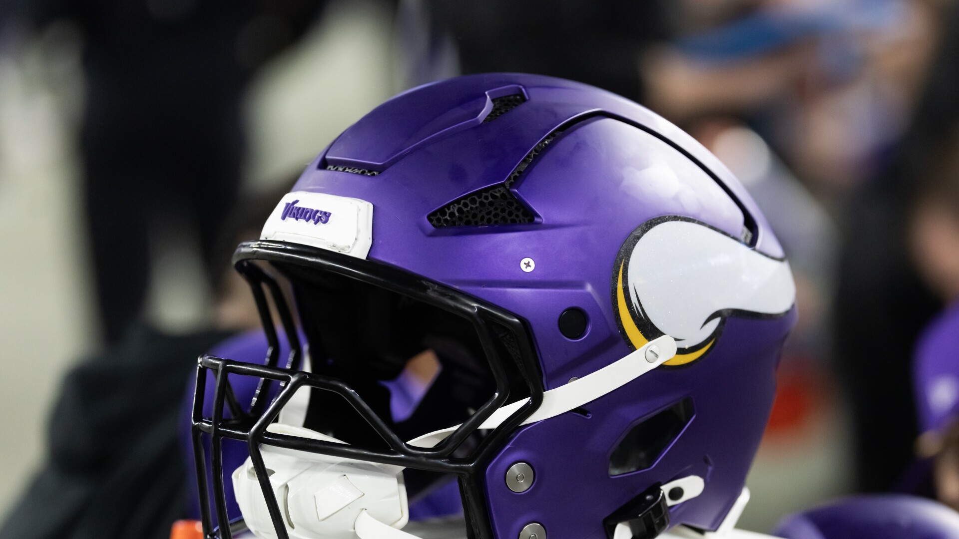 Vikings claim OL Michael Gonzalez off waivers, place OL Matt Nelson on IR