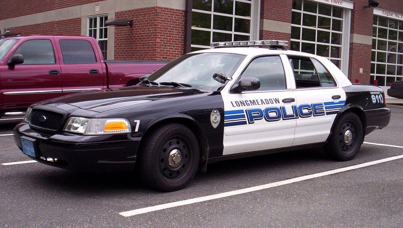 Springfield man arrested in Longmeadow following break-in investigation