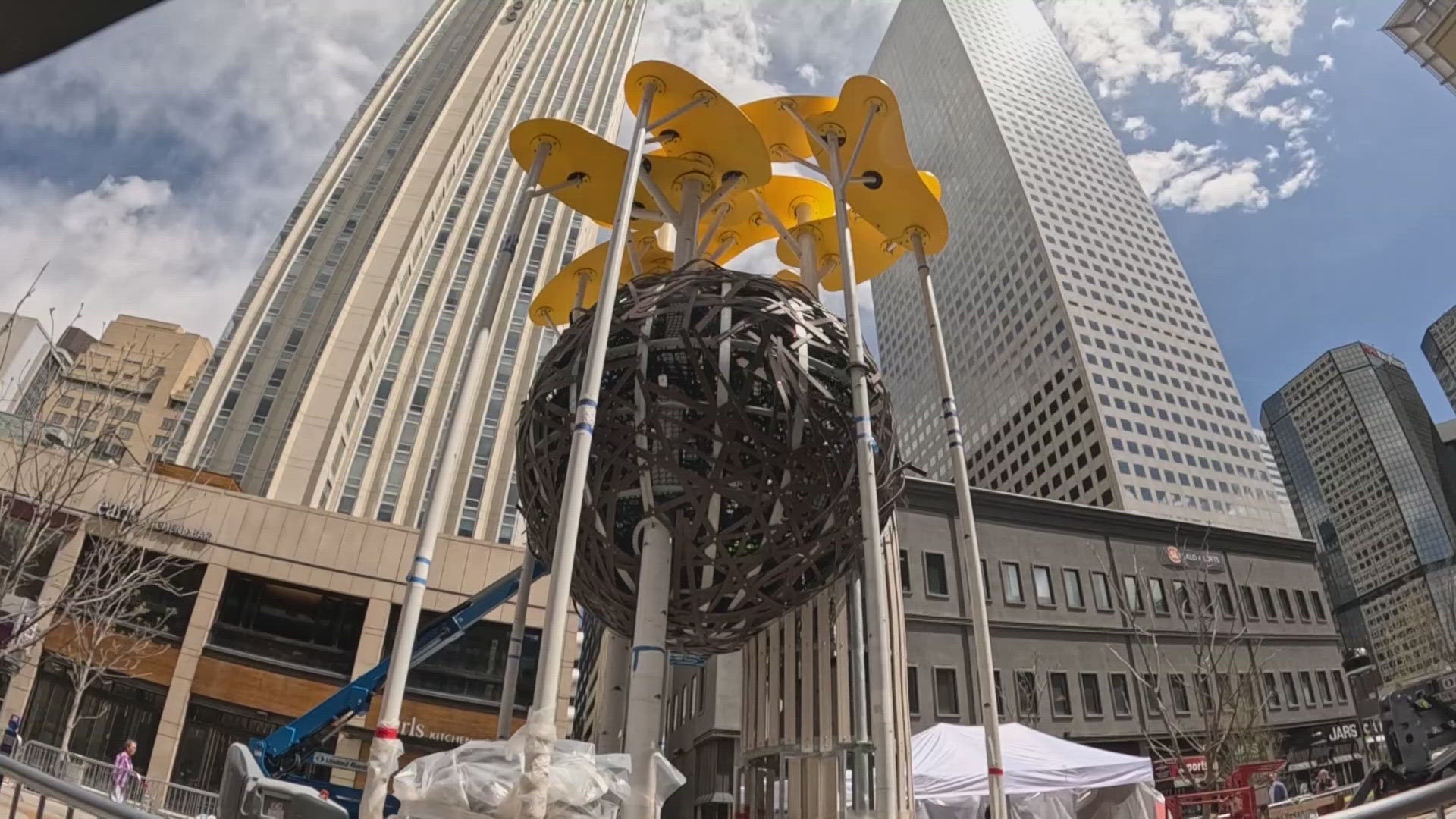 Work underway on giant, climbable tree on 16th Street Mall