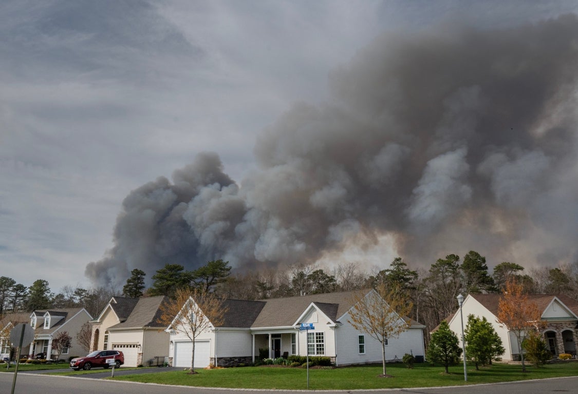 Uncontrolled New Jersey wildfire grows to 1,200 acres
