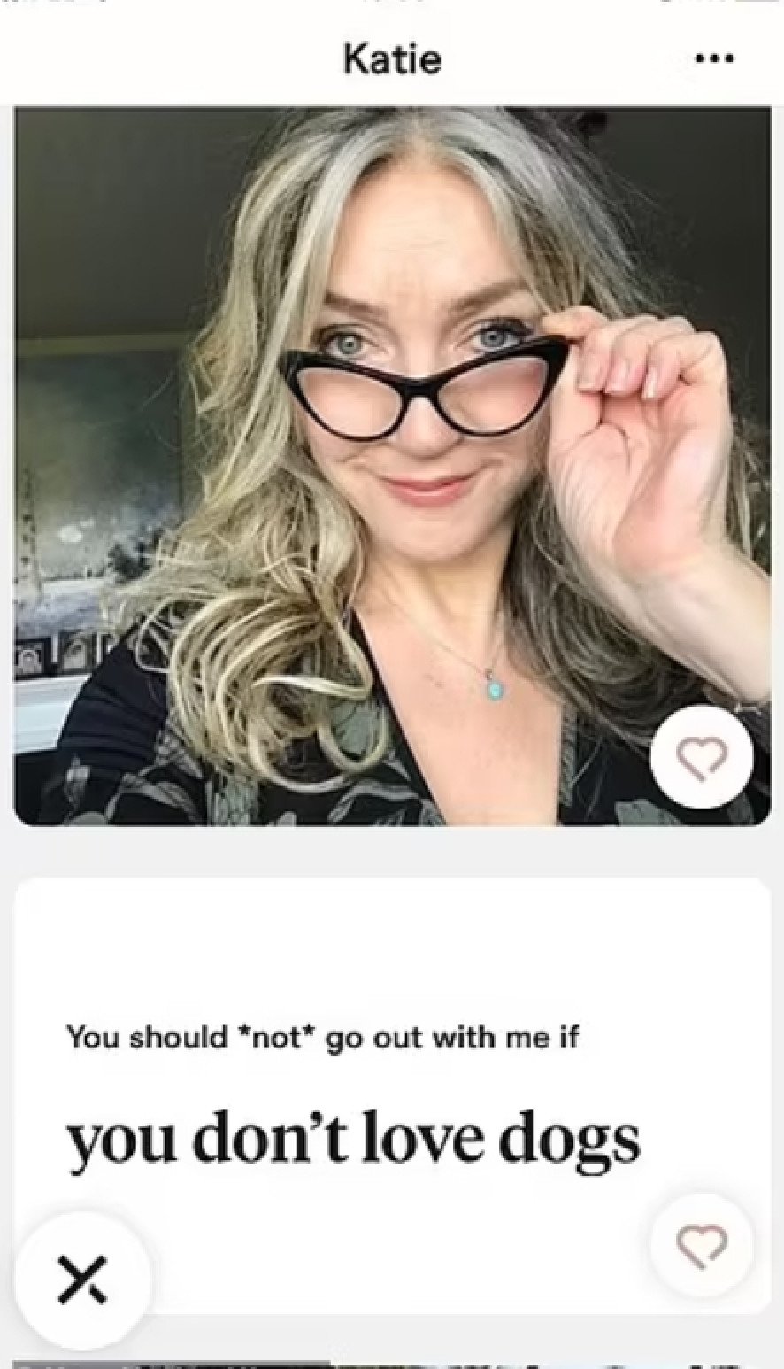 Meet Elizabeth Hurley’s ‘glorious’ sister, Kate Curran, once spotted on ...