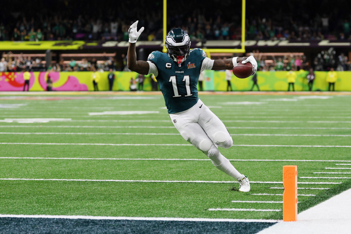 Adam Schefter Shuts Down Eagles A.J. Brown to Patriots Trade Rumor