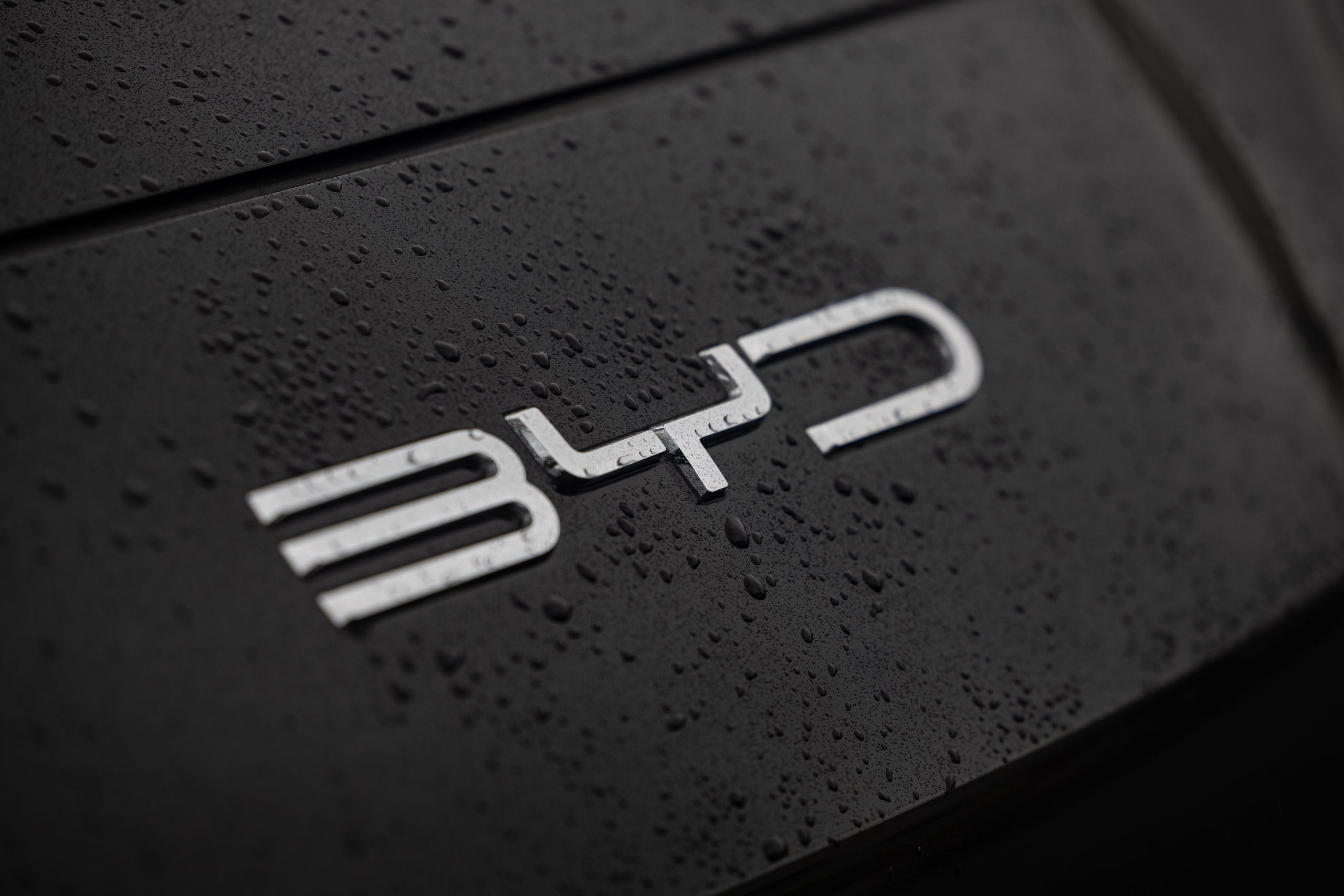 BYD détrône Tesla et devient le roi mondial de la voiture électrique en ...