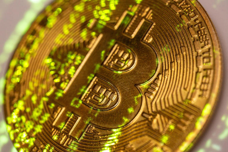 Bitcoin ETFs clock highest inflows since January as Bitcoin reclaims $90,000