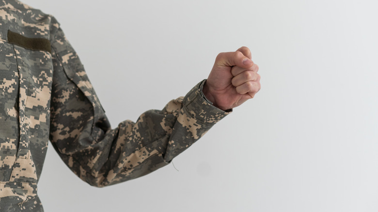 12 Common Military Hand Signals (And What They Mean)