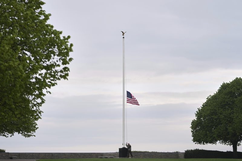 How long will US flags fly at half-staff for Pope Francis?