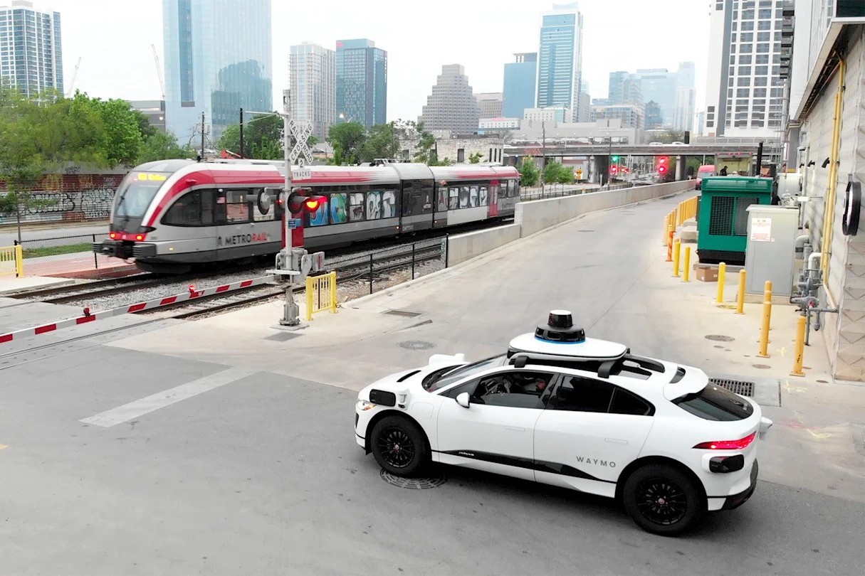 Passengers say they were trapped inside driverless vehicle in Austin