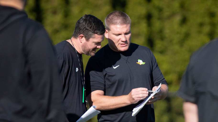 Oregon Ducks' Tosh Lupoi: Defense ‘Playing With Hunger’ As Spring Ball ...