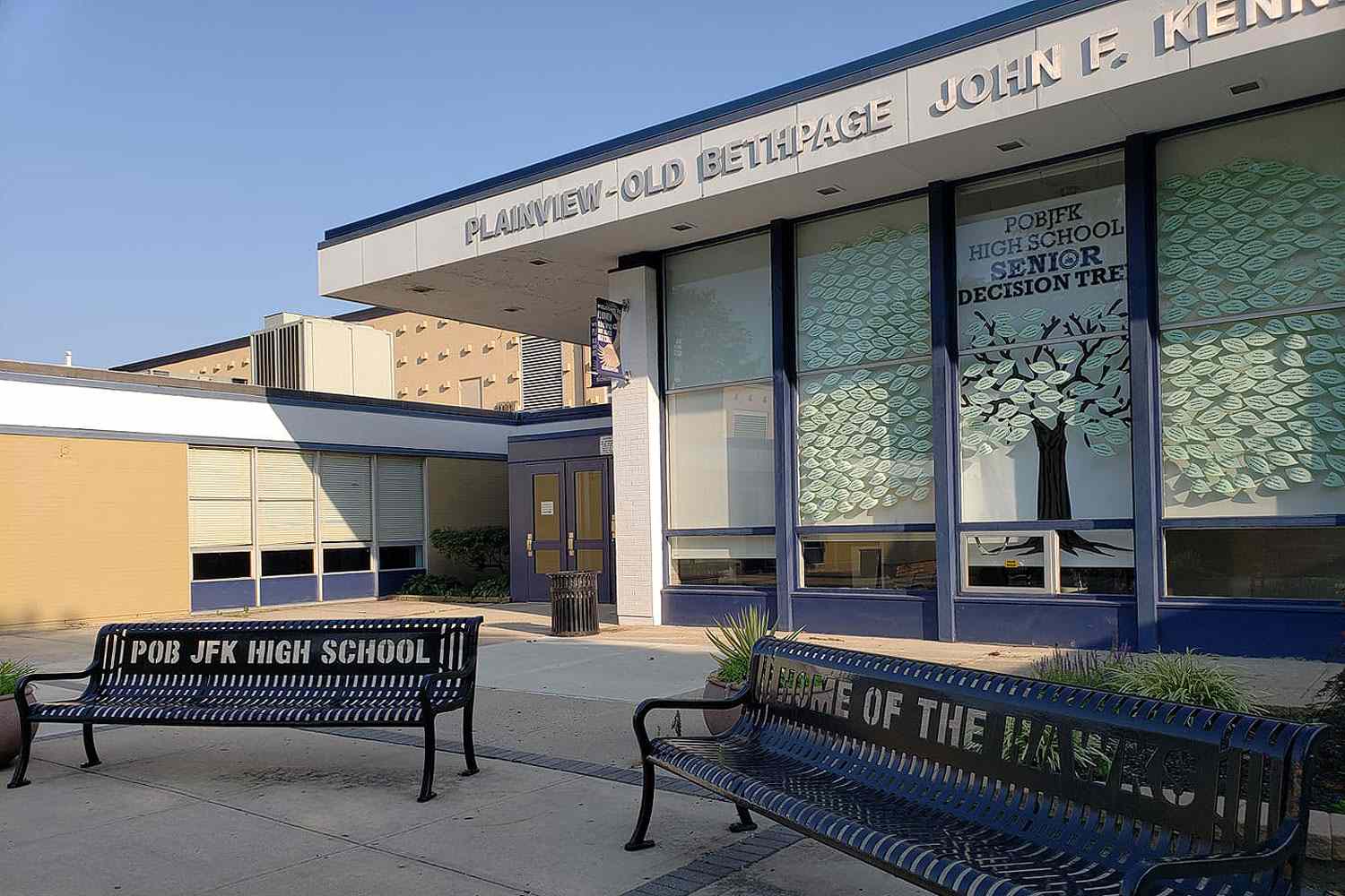 New York High School Has 15 Sets of Twins in Graduating Class ...