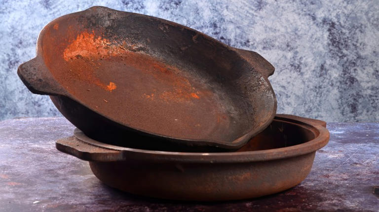 You Can Clean Rust Off Cast Iron With A Common Condiment