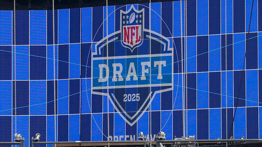 Another 2025 NFL Mock Draft has Chicago Bears going back to offensive ...