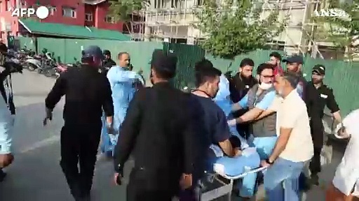 Uomini armati sparano sui turisti in Kashmir. Almeno 28 morti